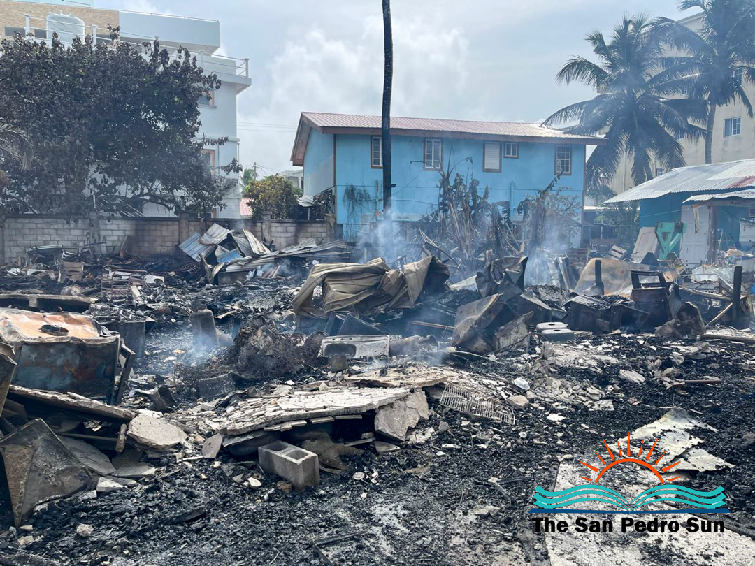 A morning fire in San Pedro leaves a dozen families homeless - The San ...