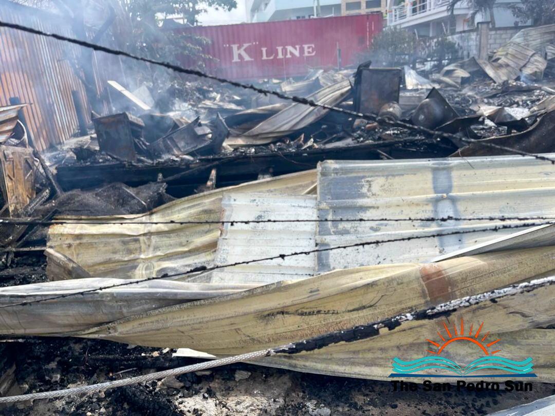 A morning fire in San Pedro leaves a dozen families homeless - The San ...