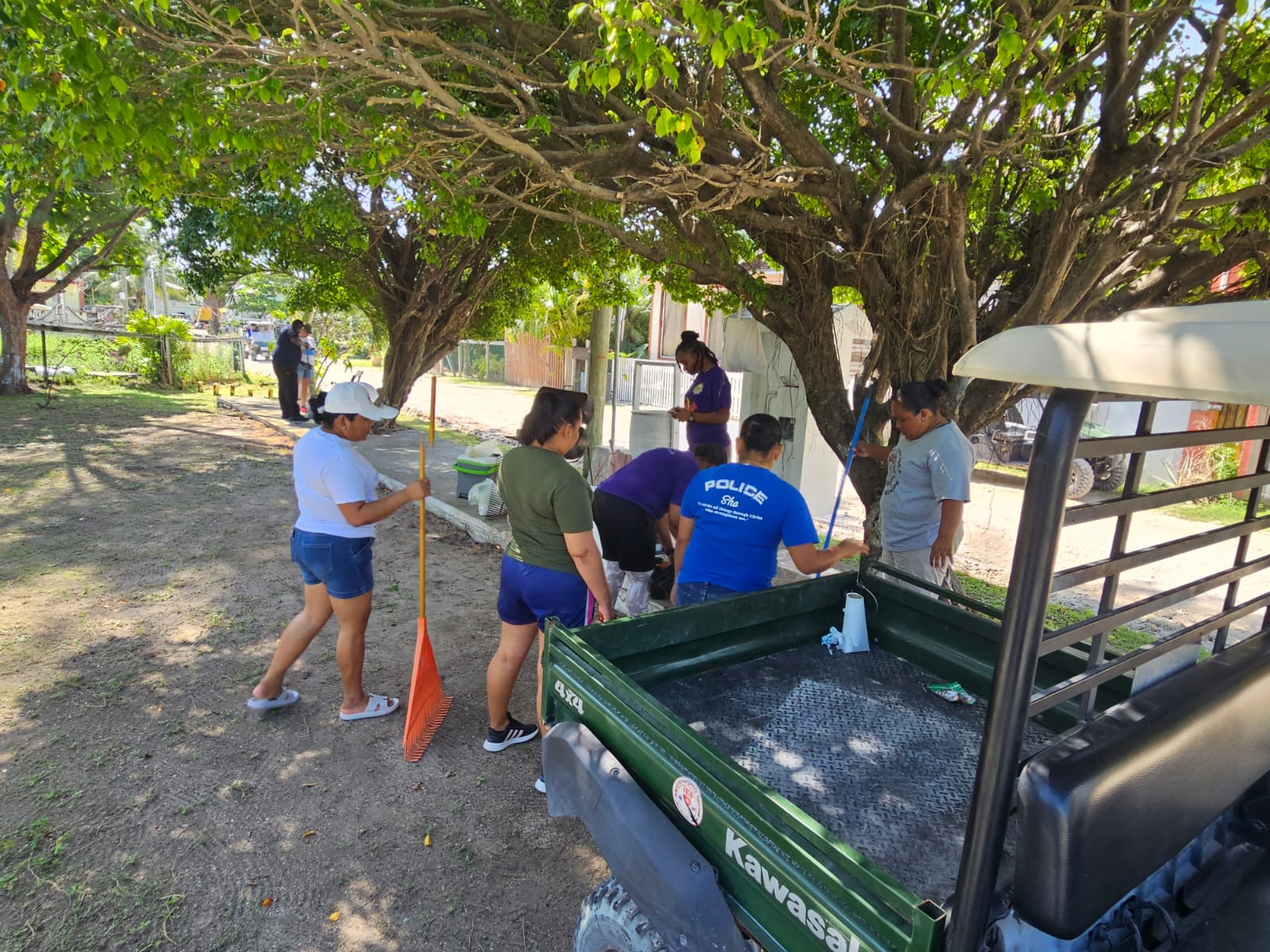 San Pedro Female Police Officers Beautify Flamboyant Park - The San ...